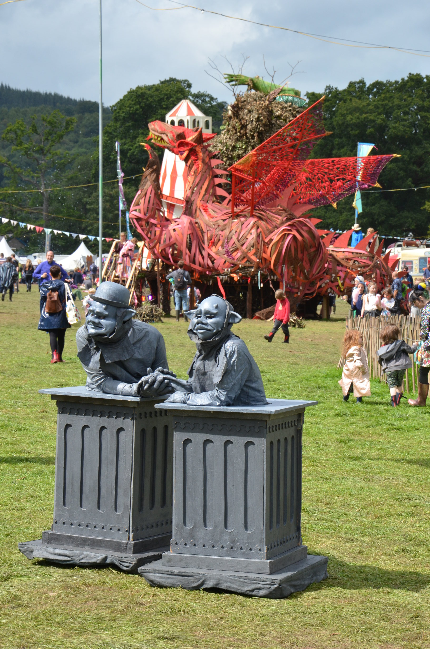 The Gargoyles – The Legendary Stilt Company